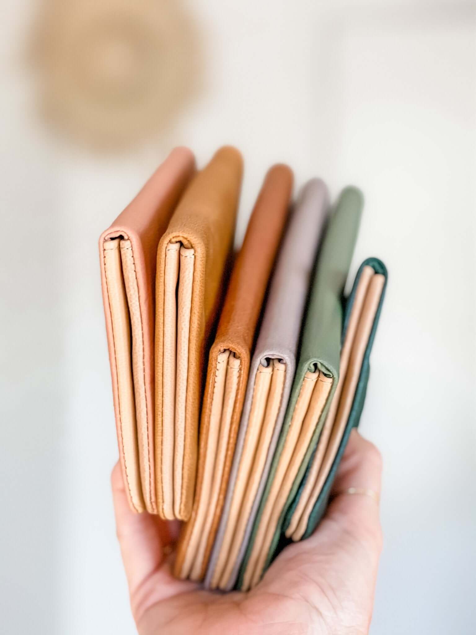 Agatha Phone Wallet - Ovae